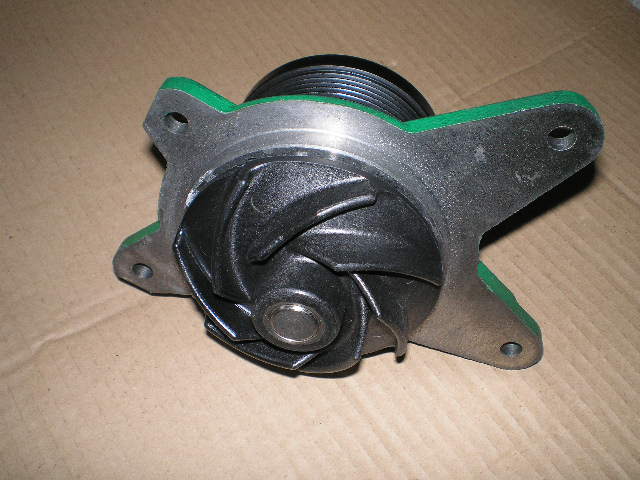Vodná pumpa John Deere, RE557899 : MINÁRIKOVCI s.r.o.